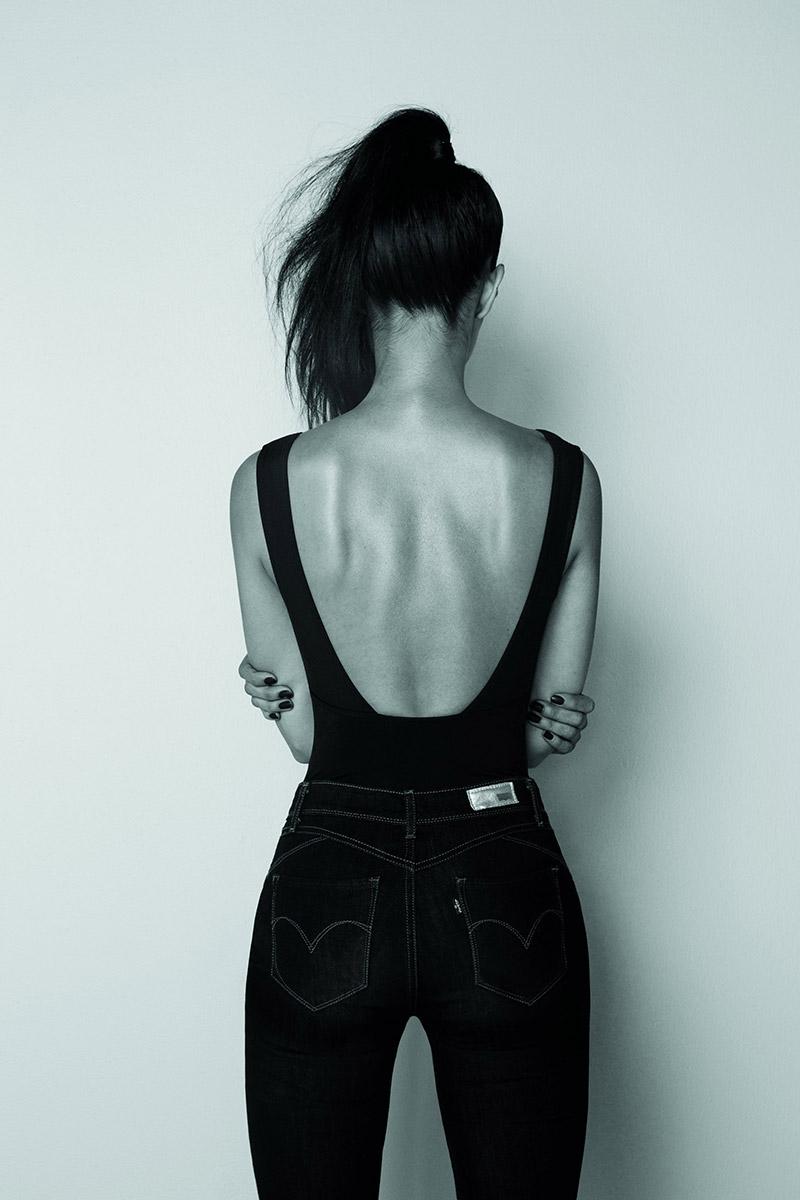 ปฏิวัติวงการกางเกงยีนส์ด้วย 'Liquid Shaping Tech'