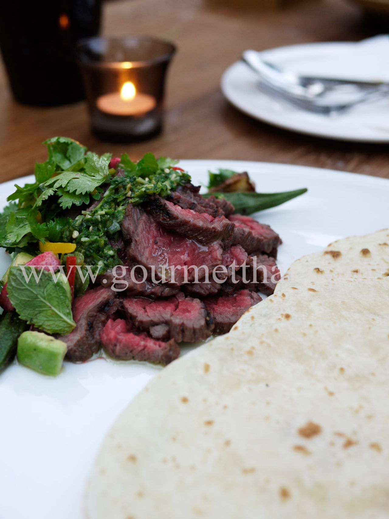 เสพงานศิลป์ กินอาหารนิวอเมริกันควีซีน ที่ Parata Diamond