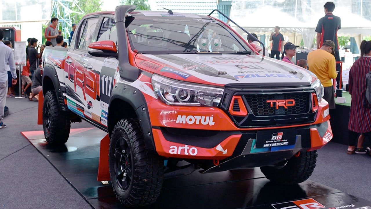 สามห่วงทะลวงโหด TOYOTA HILUX REVO GAZOO RACING