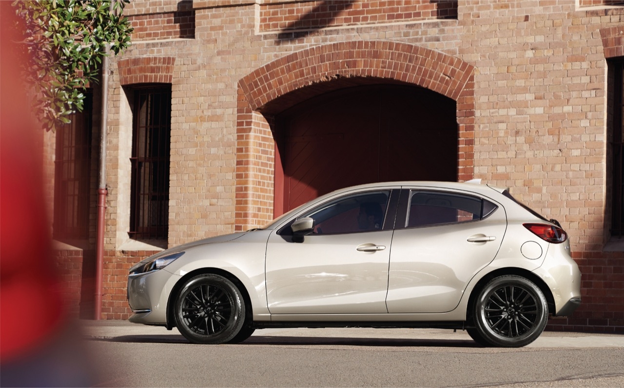 มาแล้ว เล็กล้น! MAZDA 2 รุ่นปรับโฉม สีใหม่ ใส่ของเพียบ ราคายังเท่าเดิม