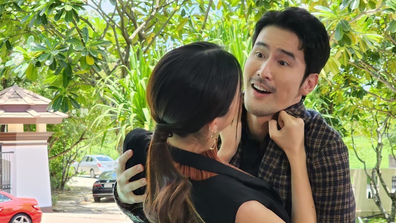 “ธีร์” ถูก “พีพี-พัชญา” ถีบตกน้ำ โทษฐานลวนลาม “แพม สุชานุช” ในละคร หงส์ในกรงกา EP.12