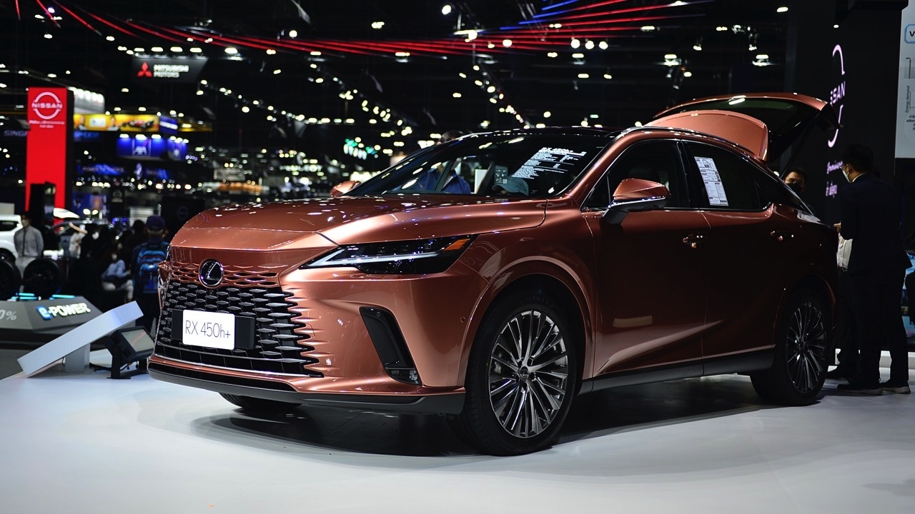 โผล่โชว์ตัวในมอเตอร์เอ็กซ์โป อย่างหรู Lexus new RX 450h+ CHARGE