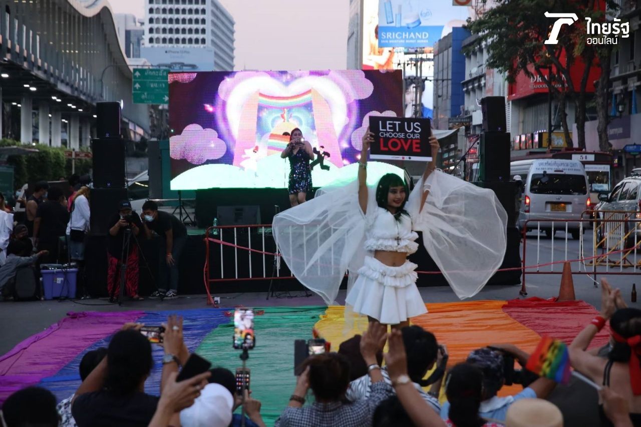 LGBTQ จัดแฟชั่นโชว์ชุดเจ้าสาวแฟนซี ชวนคนร่วมลงชื่อ สมรสเท่าเทียม ให้ถึง ...