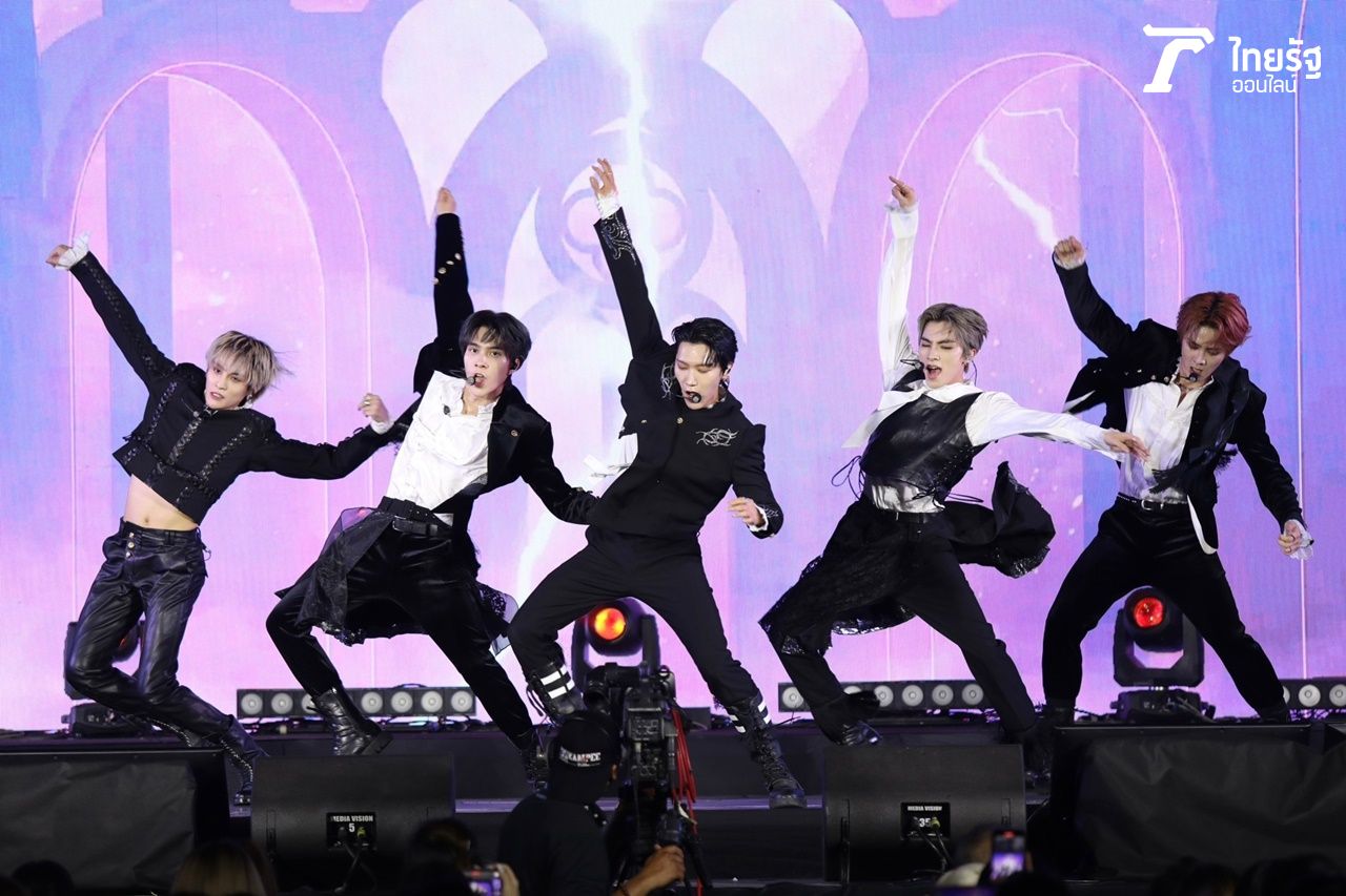 WayV มาเติมความหวานในงาน FAN SIGNING แฟนคลับแห่ต้อนรับแน่นงาน