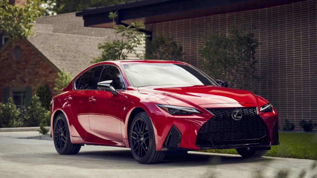 LEXUS เปิดตัวสปอร์ตซีดานรุ่นปรับโฉม IS300h FACELIFT 2021