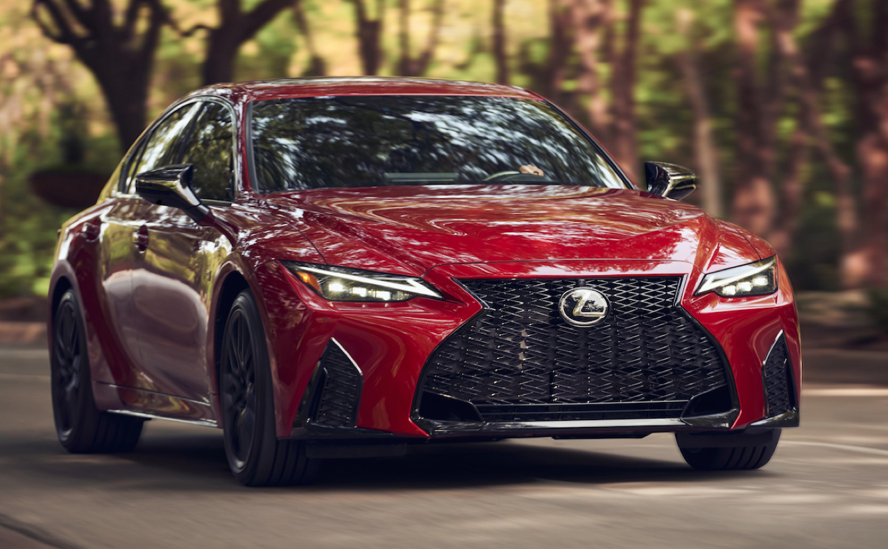 LEXUS เปิดตัวสปอร์ตซีดานรุ่นปรับโฉม IS300h FACELIFT 2021