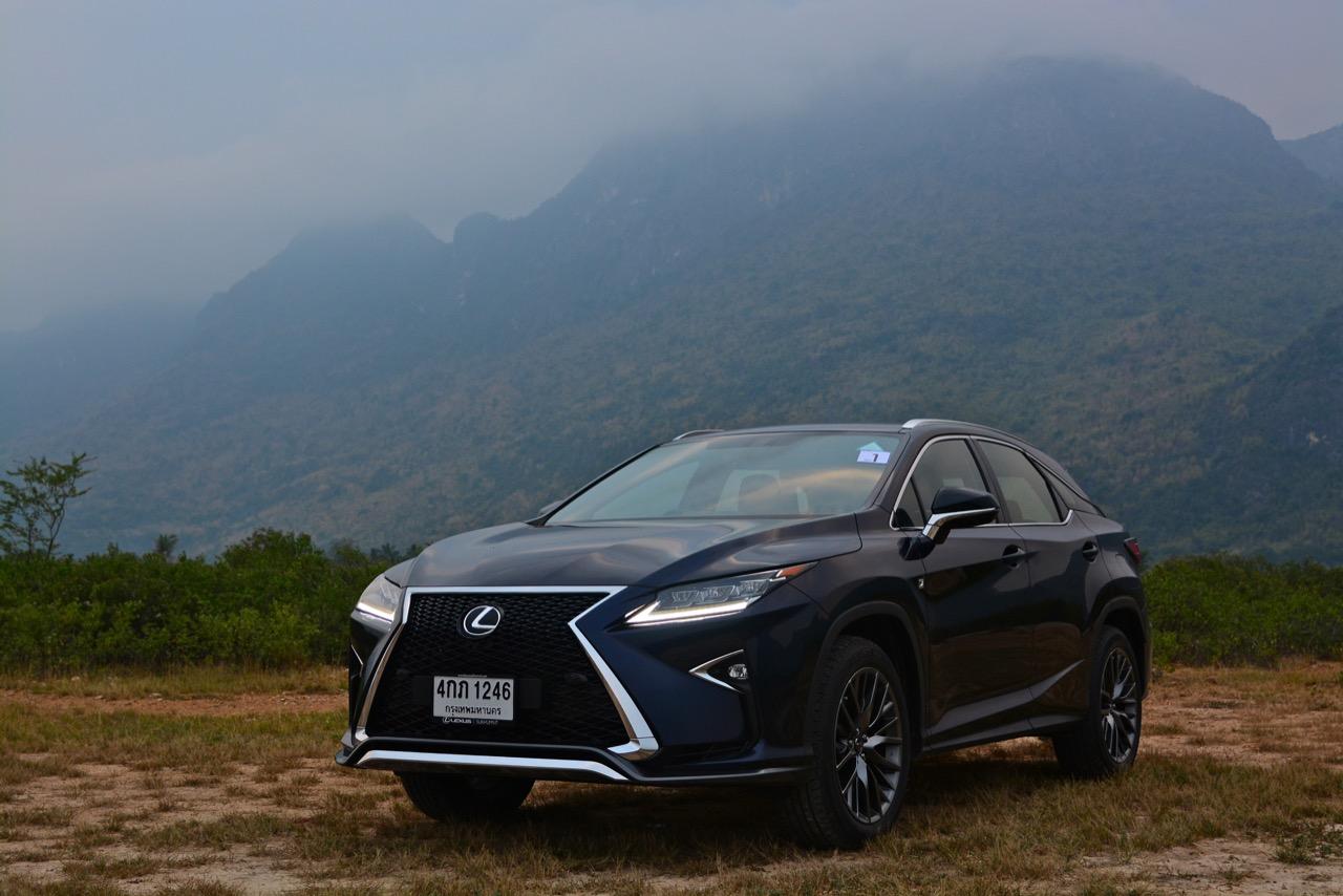 20 กิโล-ลิตร C-HR ว่าหล่อแต่ขอคันนี้ดีกว่า LEXUS UX250h ทดสอบทางไกลในสวีเดน