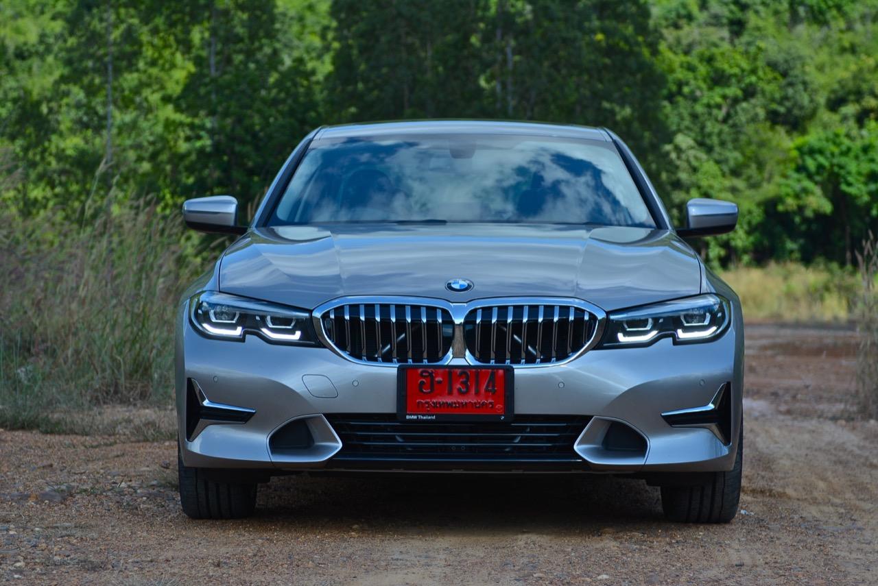 ประกอบมาเลฯ เบาะหลังกว้าง ช่วงล่างอย่างนวล! ทดสอบรุ่นฐานล้อยาว BMW ...