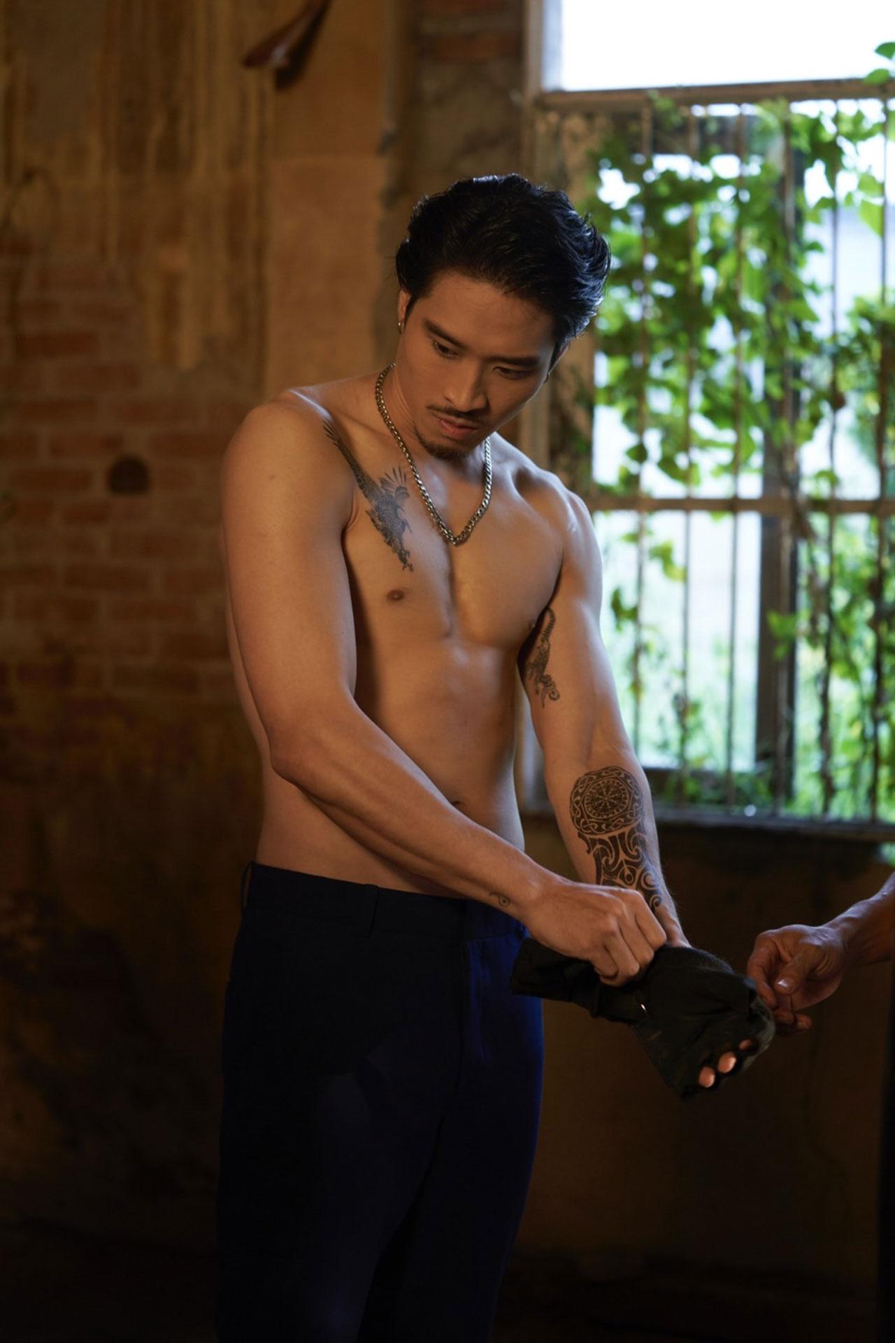 "เฟย ภัทร" ทุ่มฟิตหุ่นหนัก ฉีกลุคสวมบทดาร์กขั้นสุด ในซีรีส์ “เล่ห์แค้น”