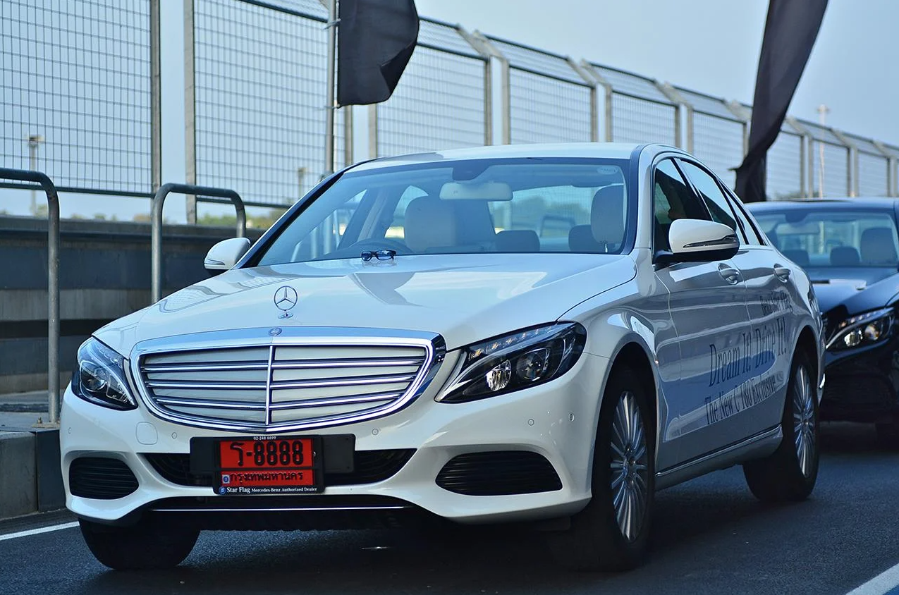 ถังเดียวเที่ยว 700 กม. ทดสอบ MERCEDES-BENZ C220d AVANTGARDE W206