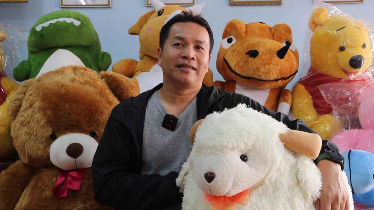 เทพปาโป่งเพชรบูรณ์ กวาดรางวัลมาเพียบ แม่นจนขายตุ๊กตาตัวใหญ่ทำรายได้งาม ...