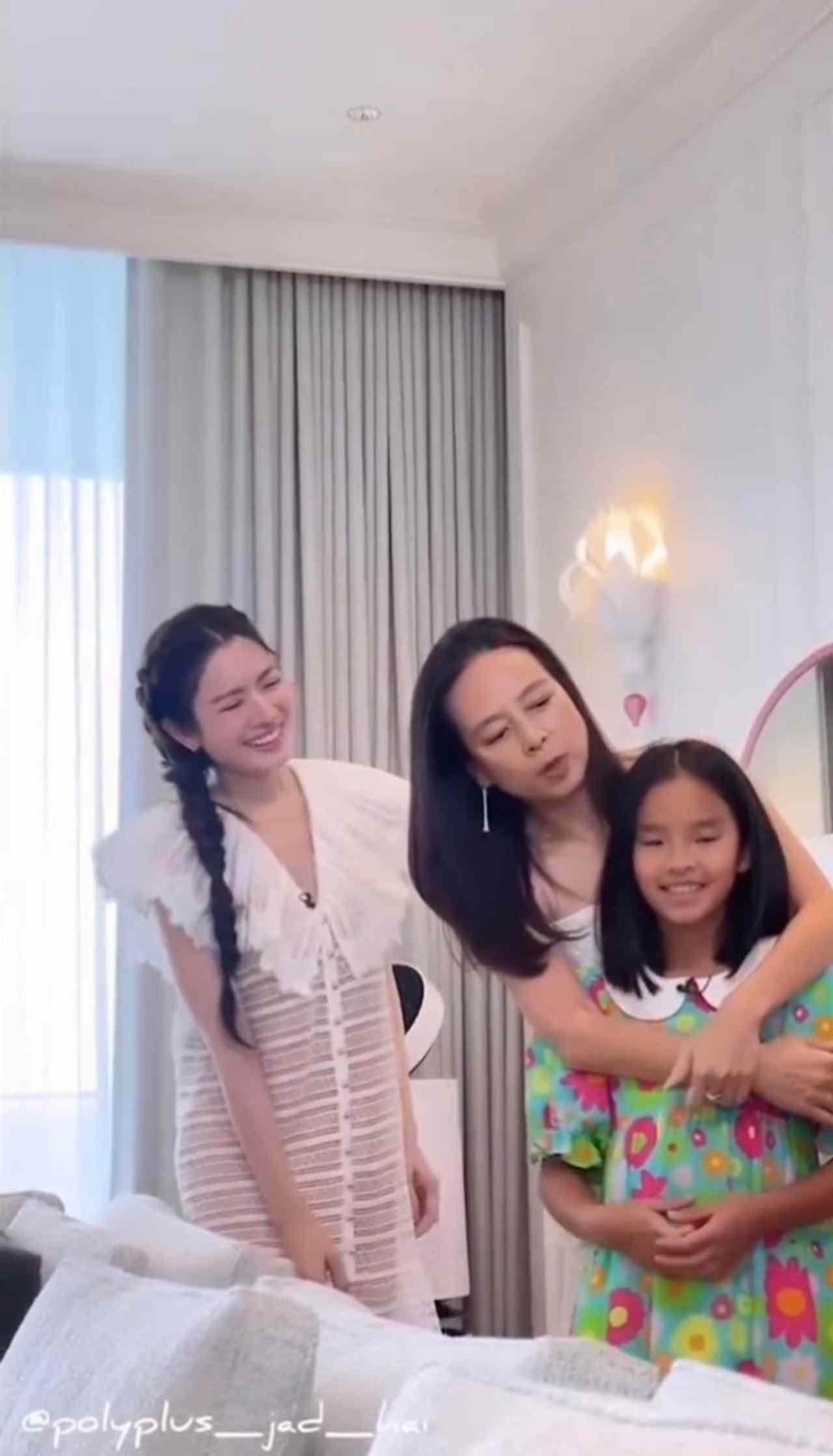 น้องปีใหม่ ผู้กุมความลับ แอฟ ทักษอร แอบเฉลยคนคุยของแม่ (คลิป)