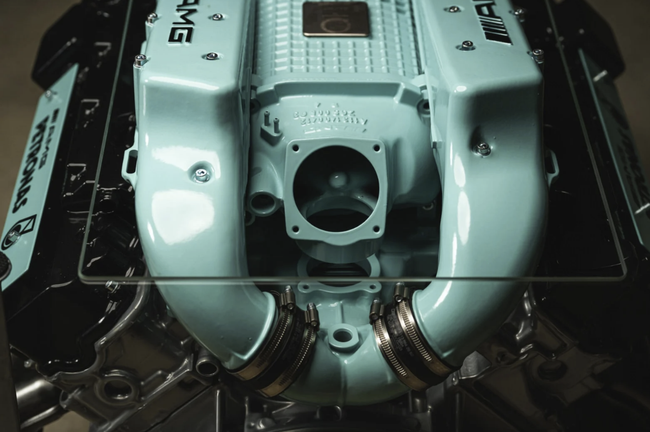 โต๊ะกาแฟ 641 แรงม้า! Mercedes-Benz AMG V8 M113 Engine