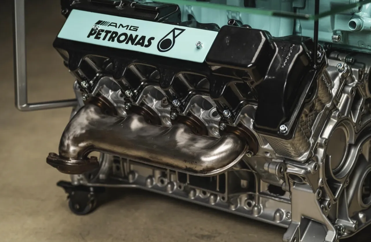 โต๊ะกาแฟ 641 แรงม้า! Mercedes-Benz AMG V8 M113 Engine