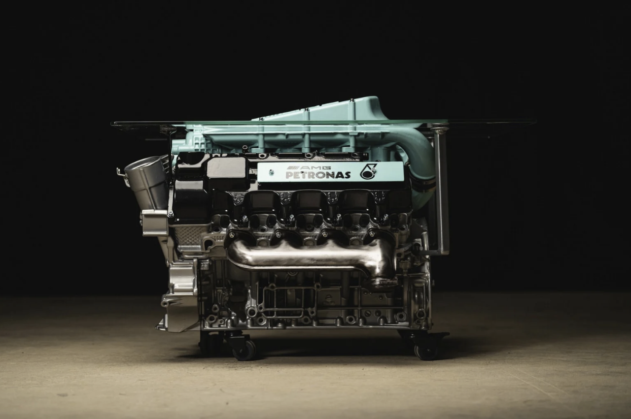 โต๊ะกาแฟ 641 แรงม้า! Mercedes-Benz AMG V8 M113 Engine
