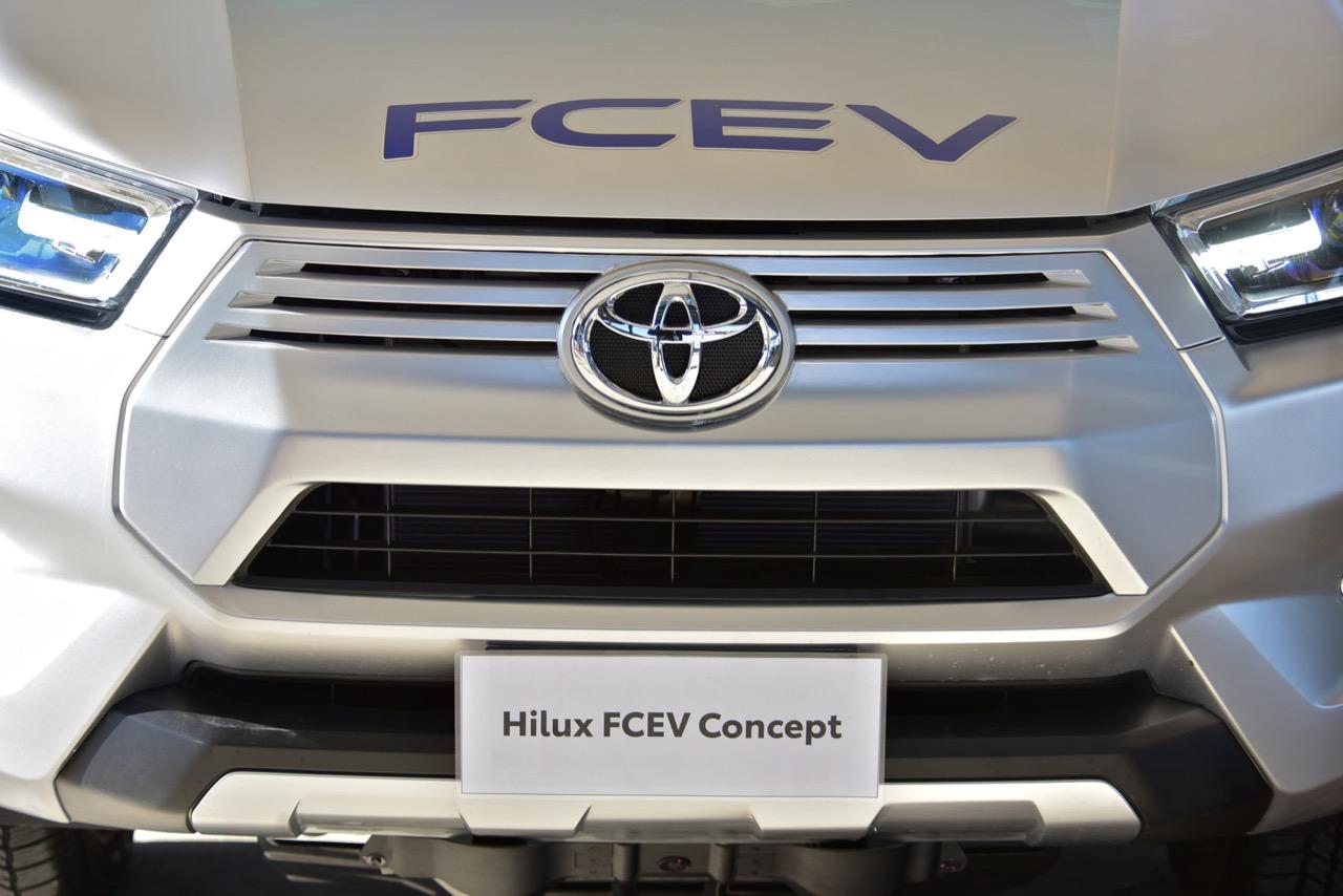 สัมผัสแรก ทดสอบสั้นกระบะต้นแบบ TOYOTA HILUX ไฮโดรเจน FCEV / ไฟฟ้า BEV และดีเซล MILD HYBRID 48V