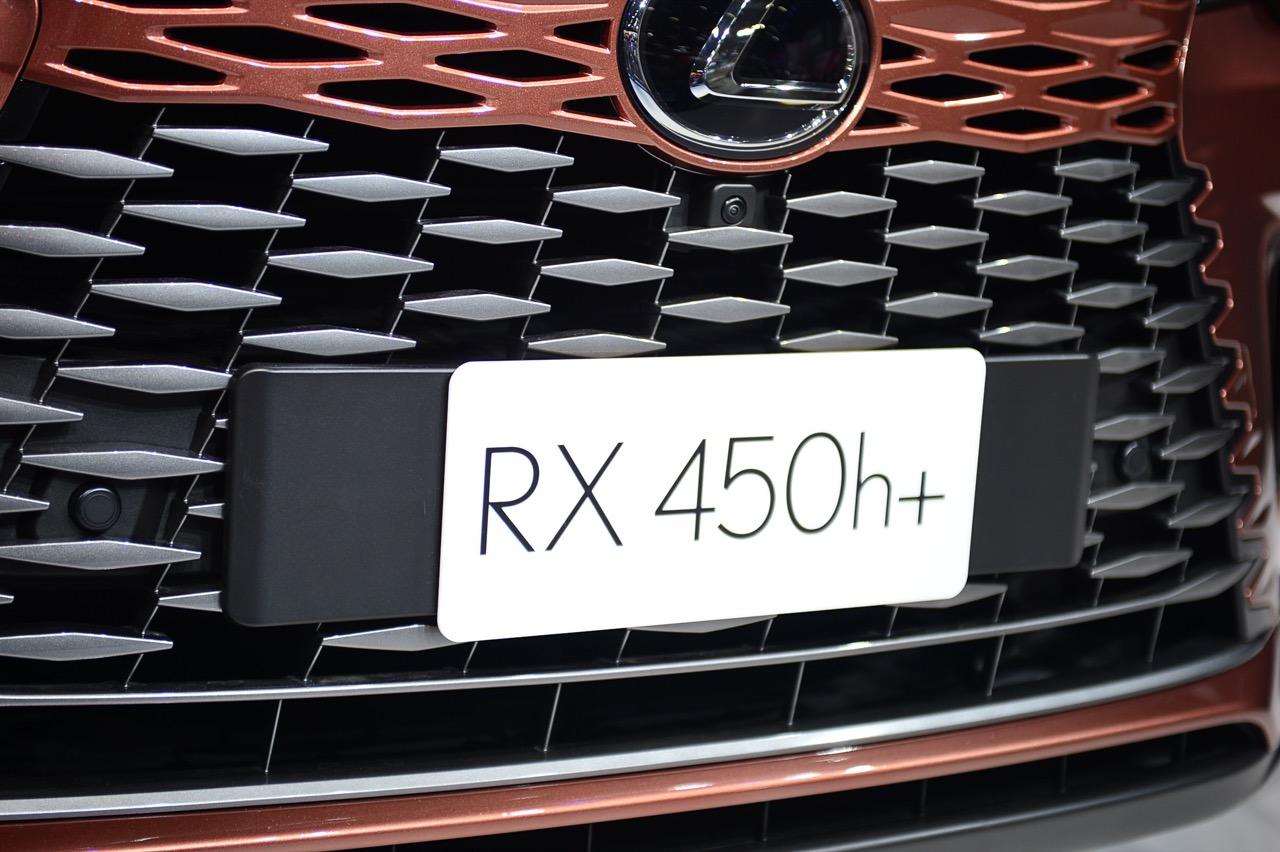โผล่โชว์ตัวในมอเตอร์เอ็กซ์โป อย่างหรู Lexus new RX 450h+ CHARGE