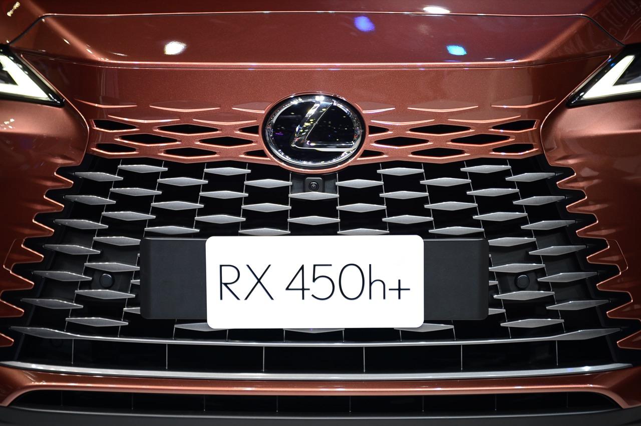 โผล่โชว์ตัวในมอเตอร์เอ็กซ์โป อย่างหรู Lexus new RX 450h+ CHARGE