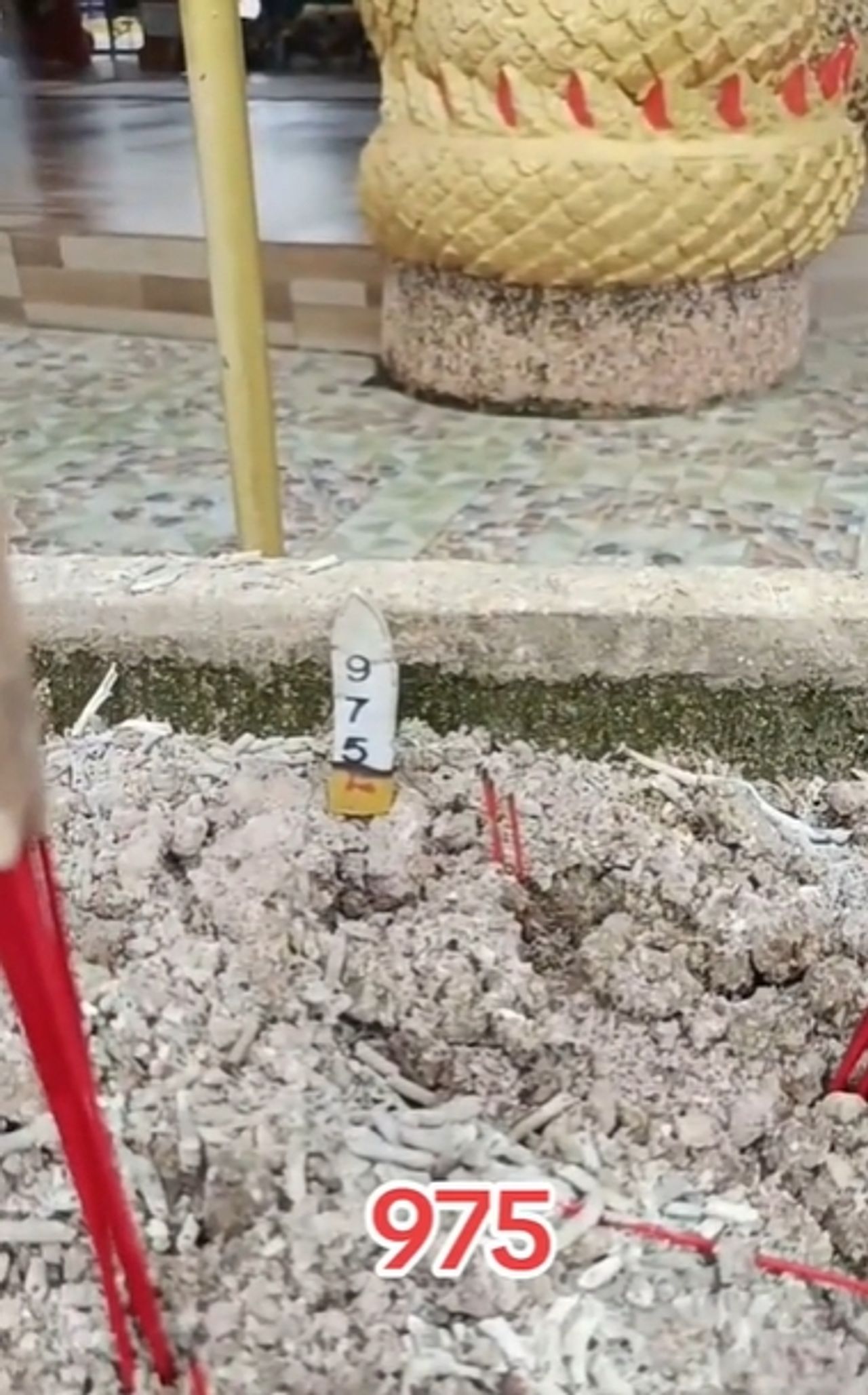 ศิริพร อำไพพงษ์ เอาใจแฟนคลับคอหวย จุดธูปเผยเลขเด็ดงวด 1 ต.ค. 67