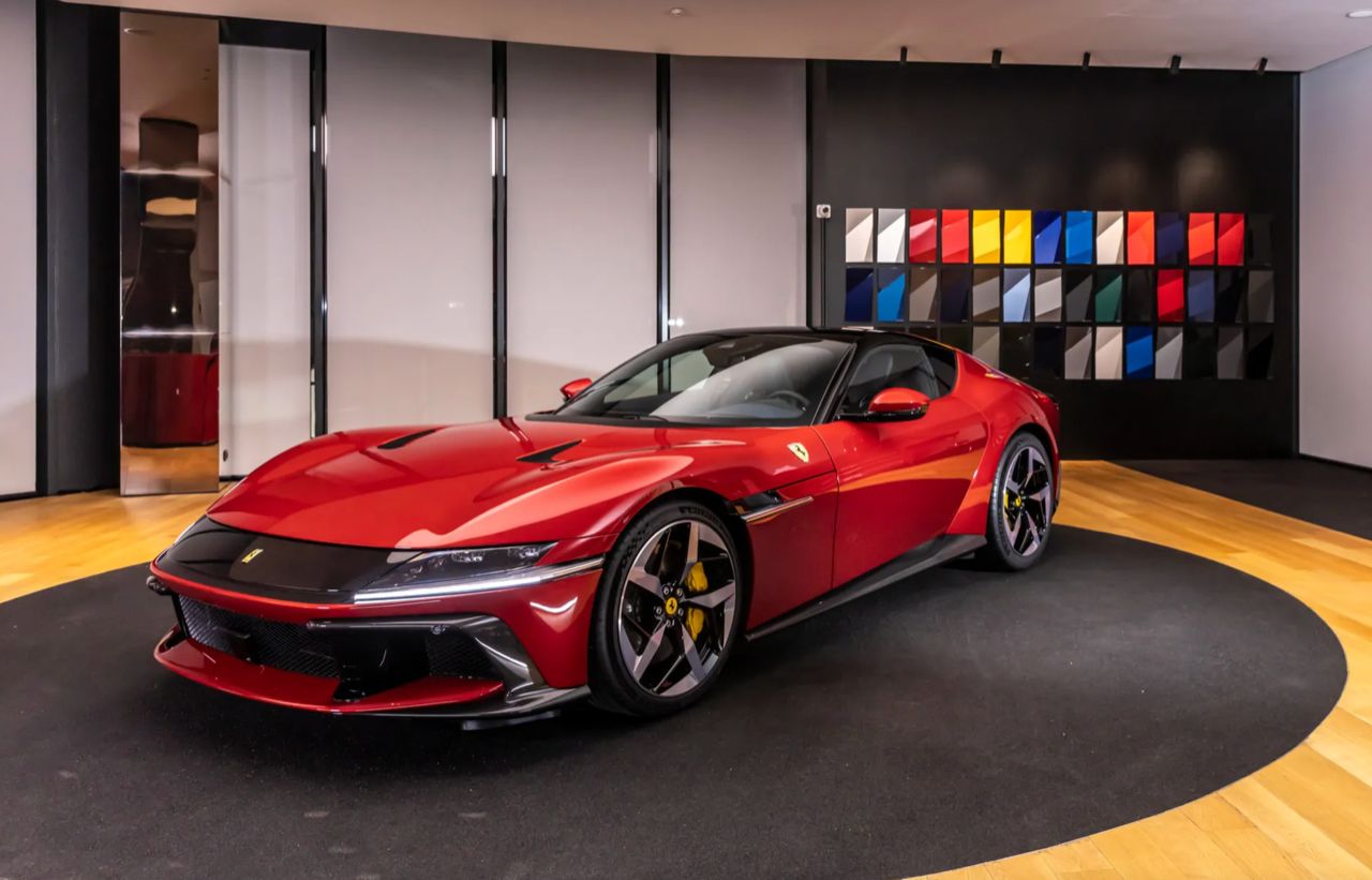 ครั้งแรกในไทย Universo Ferrari ม้าลำพองโชว์เต็ม! UOB Live, Emsphere