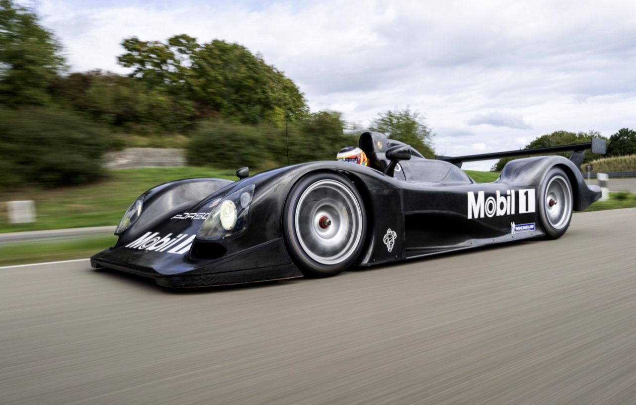 จากพิพิธภัณฑ์สู่สนามแข่ง Porsche ชุบชีวิตรถแข่งเลอมังค์ LMP 2000