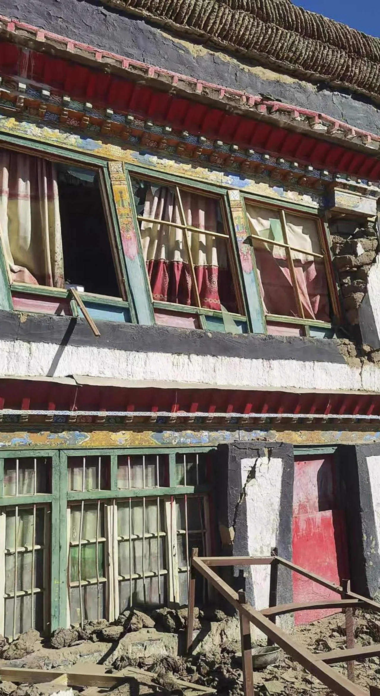 แผ่นดินไหวทิเบตเสียหายหนัก ยอดตายพุ่ง 53 ศพ เจ็บอีกเกือบ 70 คน | SootinClaimon.Com