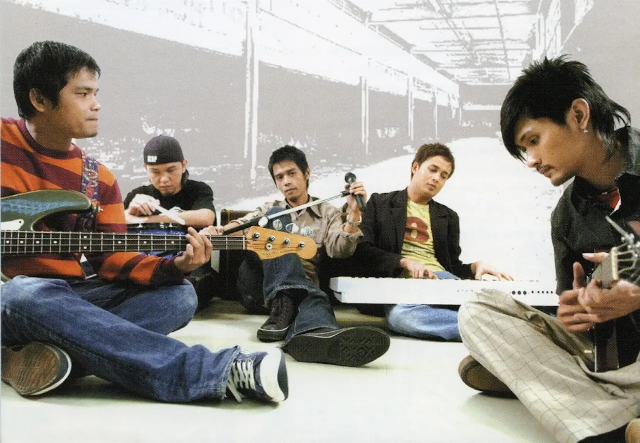 เปิดประวัติ แซ็ก I-Zax นักร้องนำยุค 2000 เจ้าของเพลงดัง “ดอกไม้กับหัวใจ” | SootinClaimon.Com