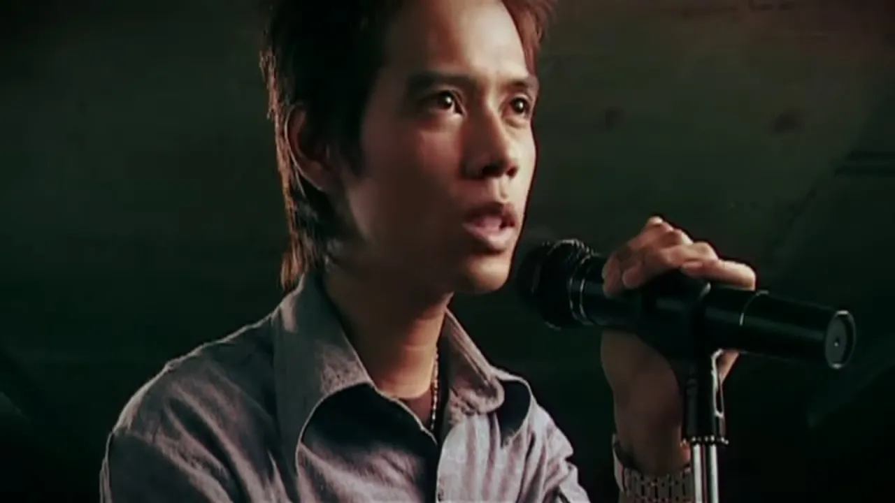 เปิดประวัติ แซ็ก I-Zax นักร้องนำยุค 2000 เจ้าของเพลงดัง “ดอกไม้กับหัวใจ” | SootinClaimon.Com