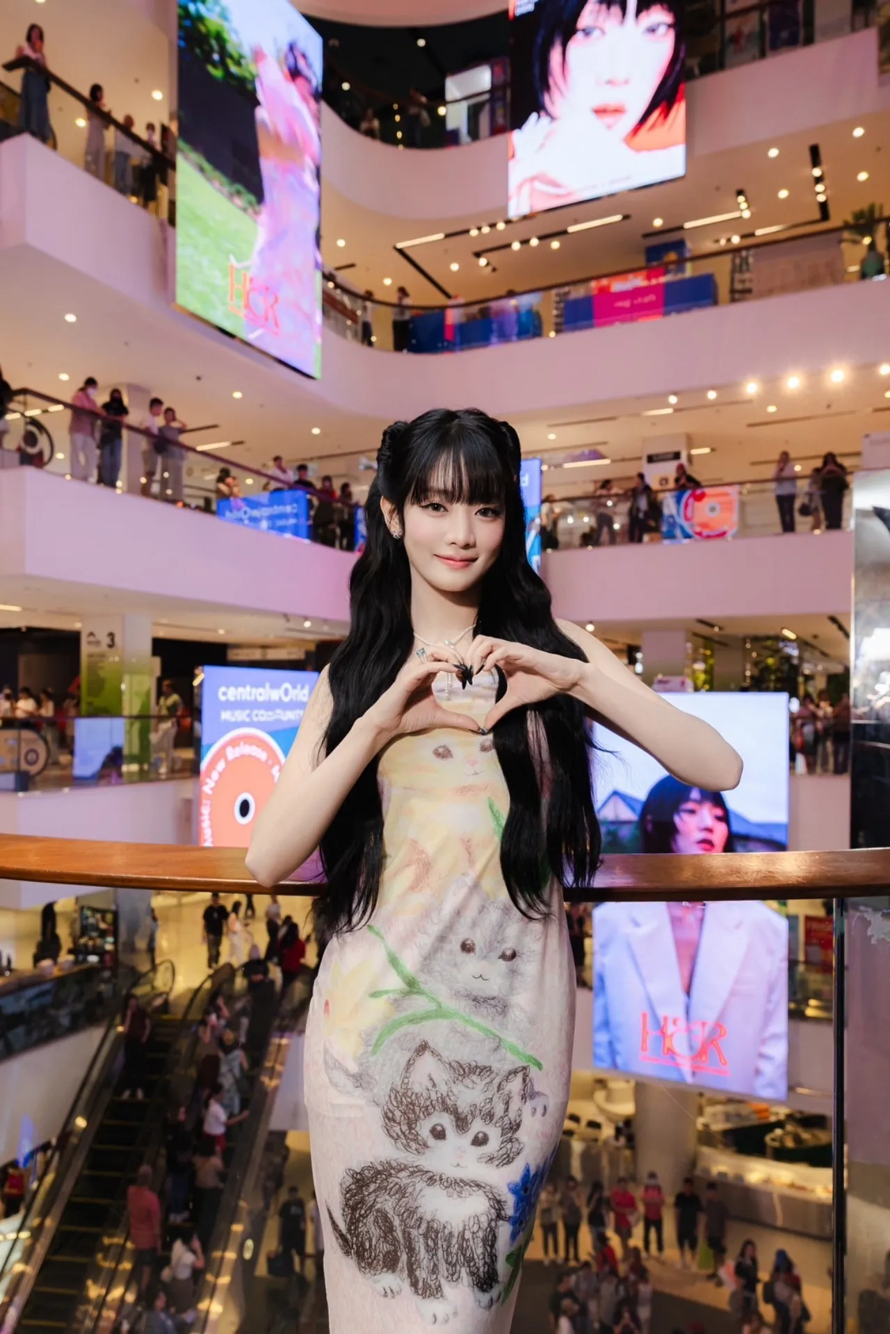 มินนี่ (G)I-DLE เปิดตัวตนอีกมุมให้รู้จักผ่านนิทรรศการ “MINNIE POP-UP STORE [HER] | SootinClaimon.Com