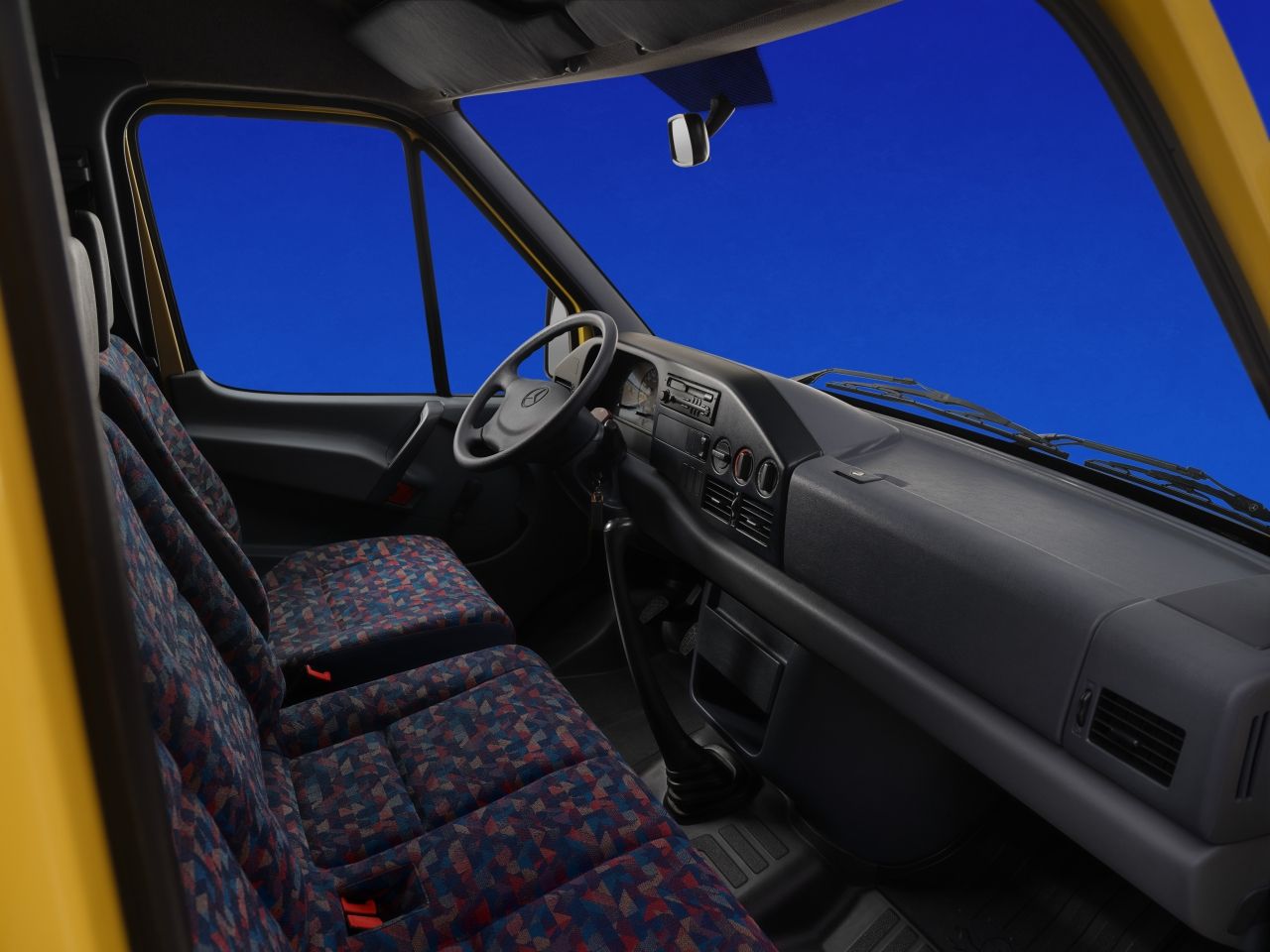 ครบรอบ 30 ปี Mercedes-Benz Sprinter พาไปดูแนวคิดการออกแบบรถแวนระดับไอคอน