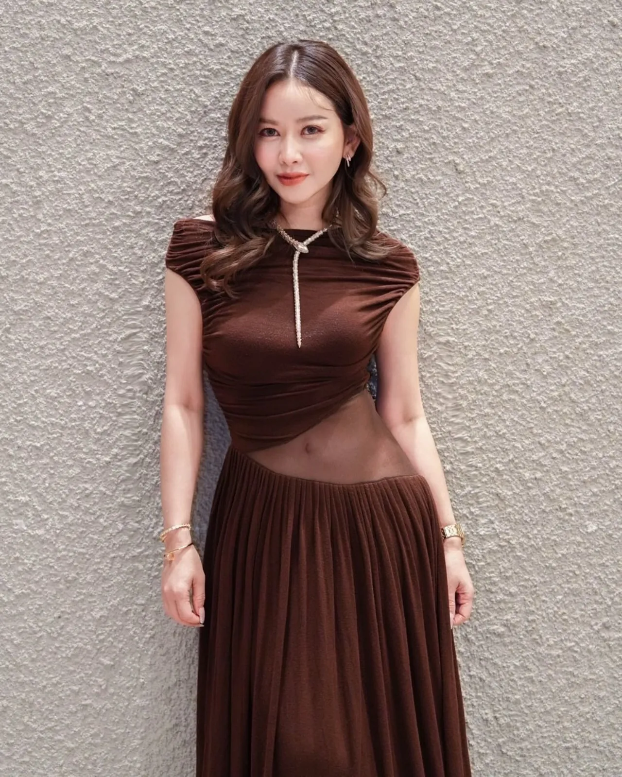 ทำความรู้จัก มาดามเมนี่ นักธุรกิจสาวสวยเพื่อน มดดำ ที่ถูกโยงดารายืมของ 62 ล้าน | SootinClaimon.Com