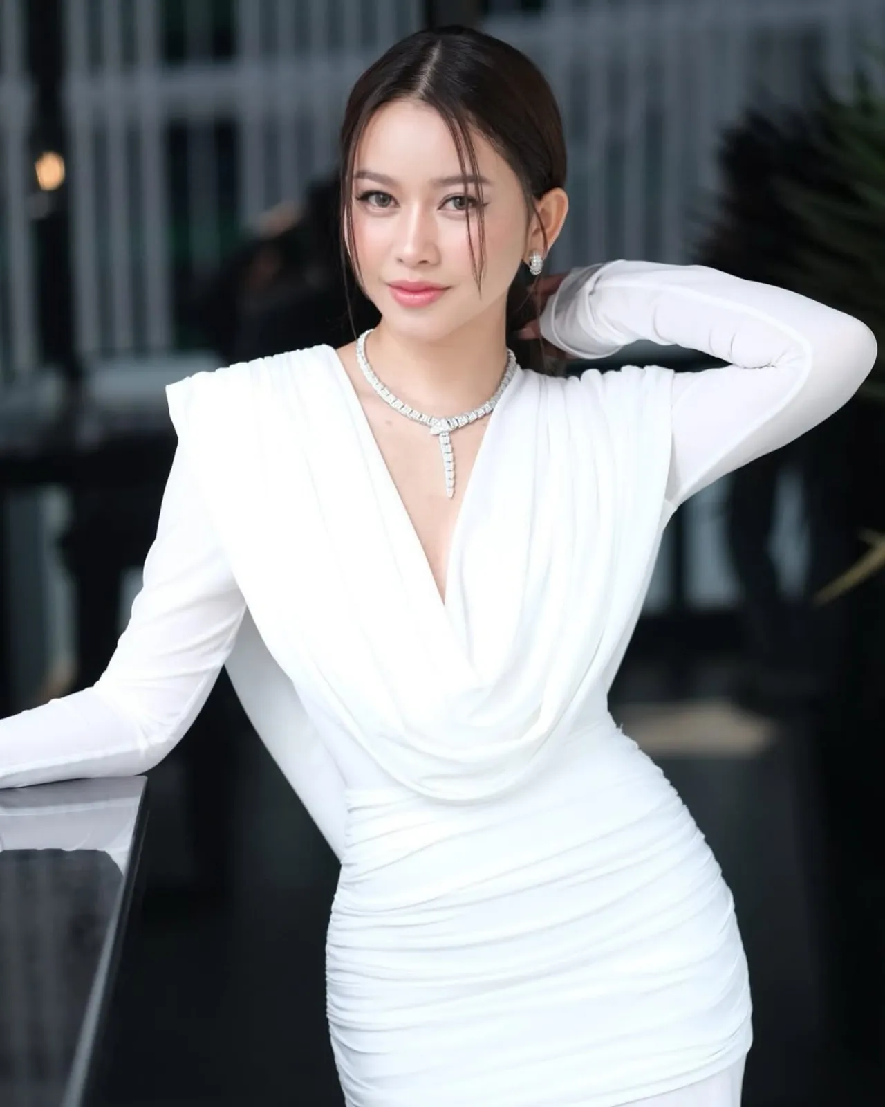 ทำความรู้จัก มาดามเมนี่ นักธุรกิจสาวสวยเพื่อน มดดำ ที่ถูกโยงดารายืมของ 62 ล้าน | SootinClaimon.Com