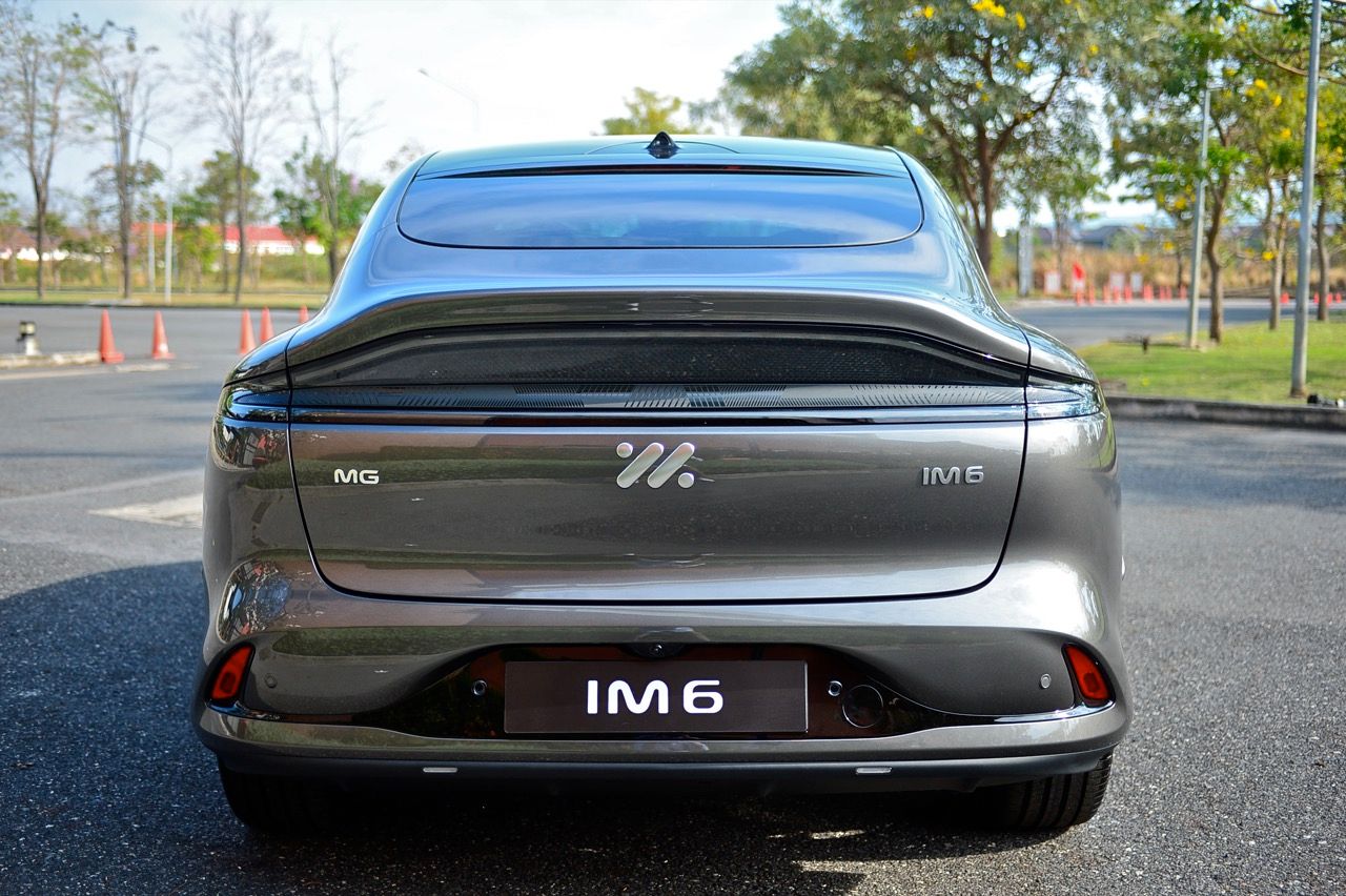 ข้อเสนอพิเศษ รถยนต์ไฟฟ้า NEW MG IM6