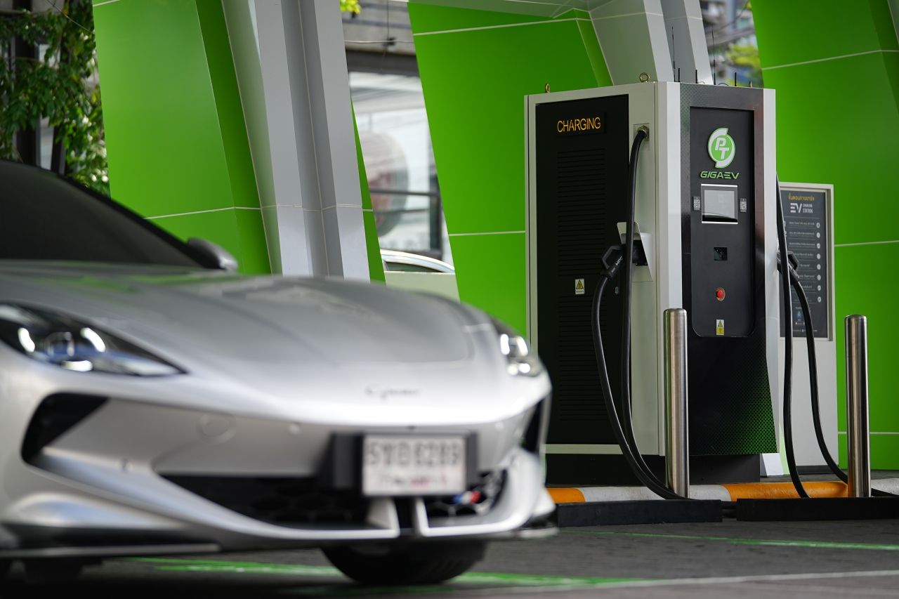 PTG พร้อม Transform เปิดตัวต้นแบบสถานี PT GIGA EV ชาร์จรถไฟฟ้าครบวงจร