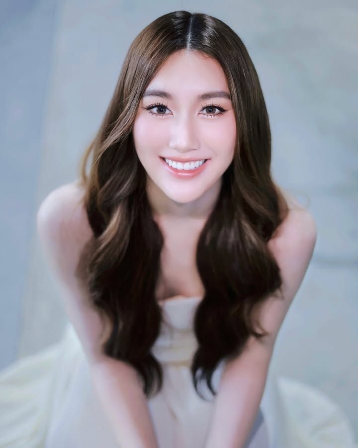 เบสท์ คำสิงห์ ตอบแล้ว หลังแฟนคลับสงสัย ภาพบ้านหลังใหญ่ในไลฟ์เป็นของจริงหรือ AI