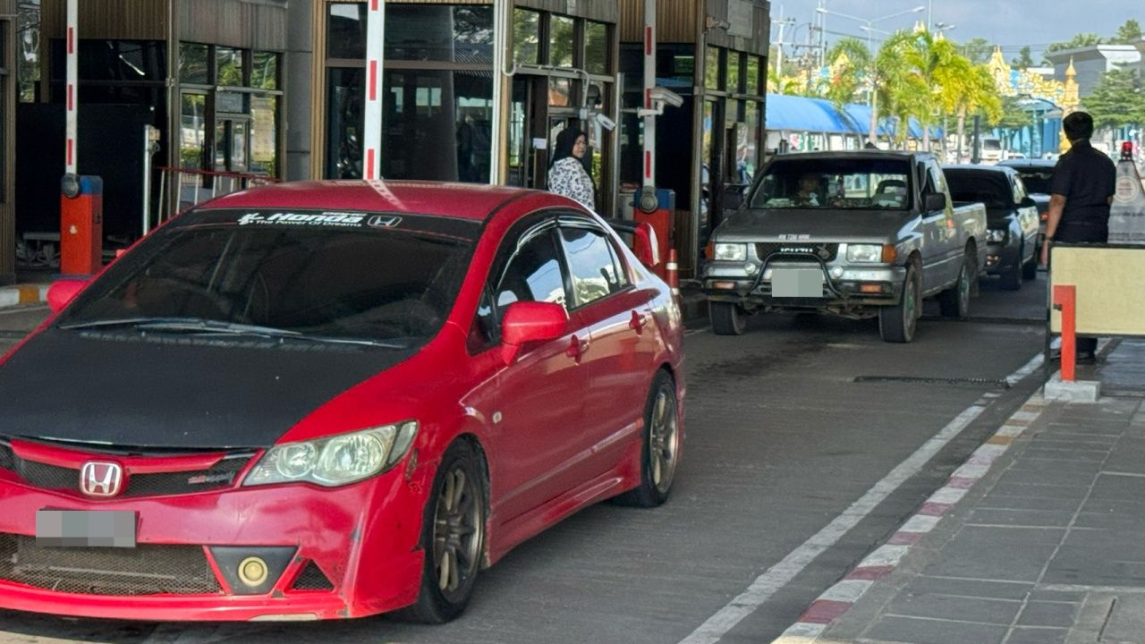 Bombing at Narathiwat Gas Station Does Not Affect Tourists Crossing at ...