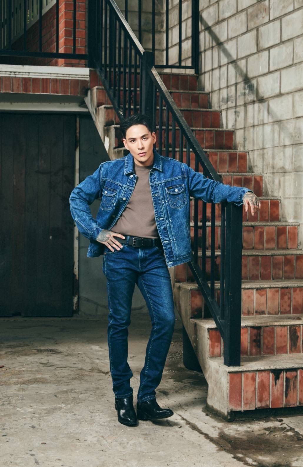 Tack Pharunyoos Witty Take on Famous Hosts Affair Sparks Laughter ...