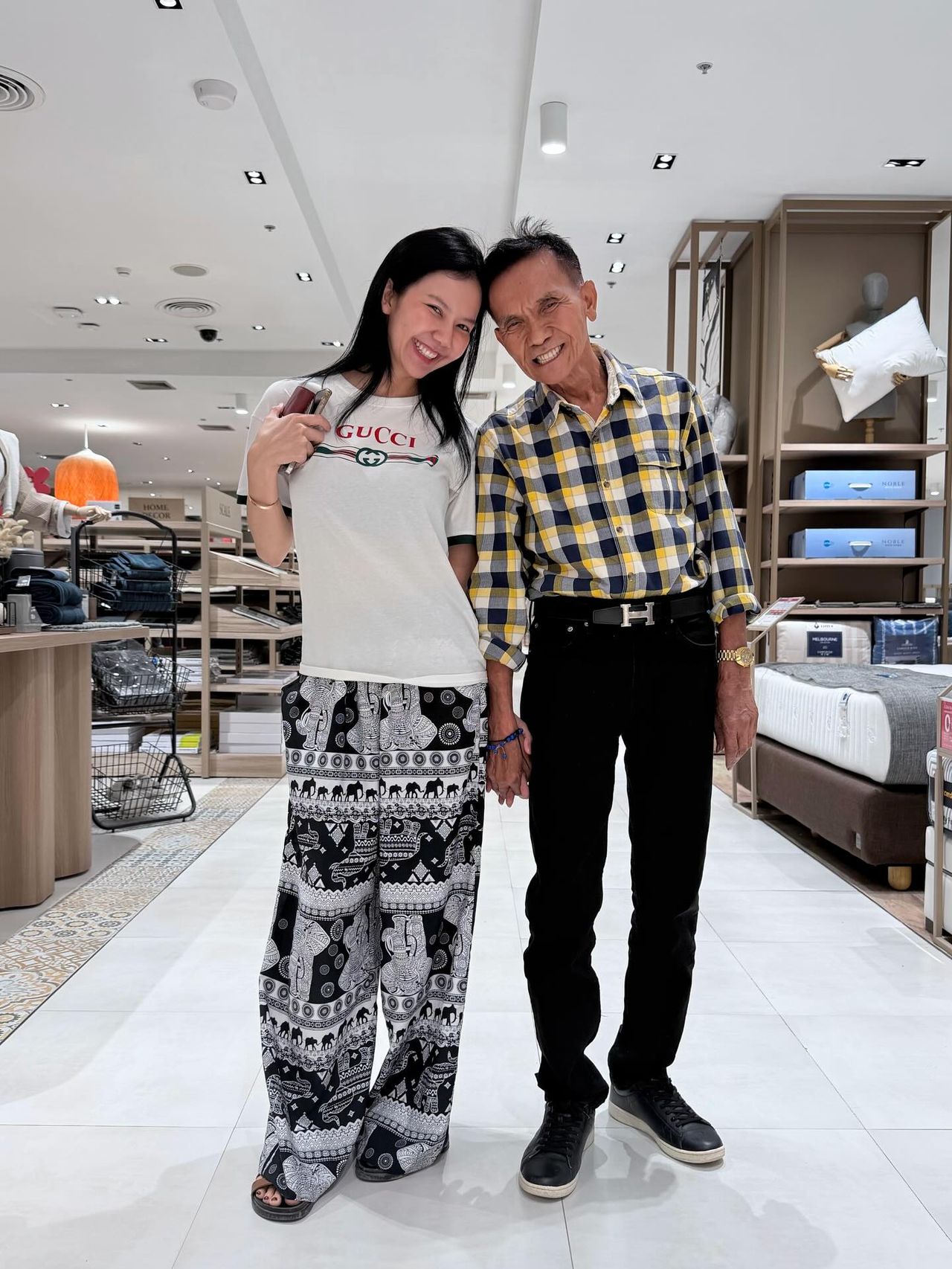 Ja Nongpanee Shocked!! Father Severely Injured in Traffic Accident ...