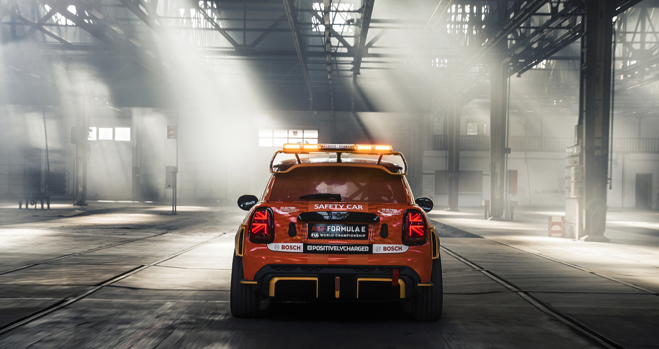 เล็กโหด! โผล่ในมอเตอร์เอ็กซ์โป MINI Electric Pacesetter inspired by JCW