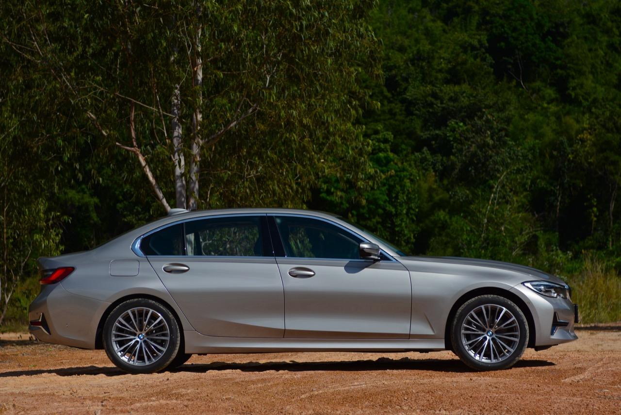 ประกอบมาเลฯ เบาะหลังกว้าง ช่วงล่างอย่างนวล! ทดสอบรุ่นฐานล้อยาว BMW ...