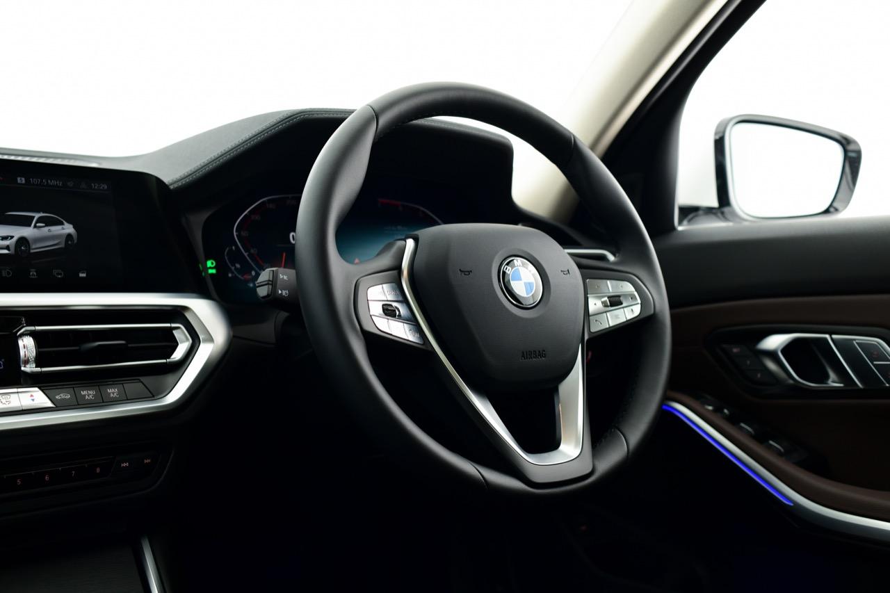 ประกอบมาเลย์ ราคาน่ารัก BMW เปิดตัว 320LI LUXURY รุ่นฐานล้อยาว