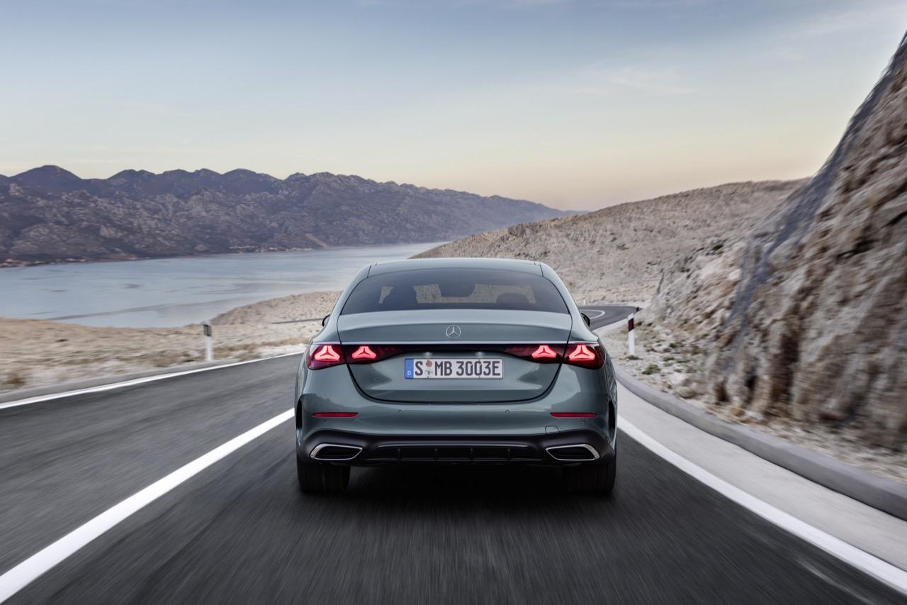 หล่อกว่าเดิม เพิ่มเติมคือความไฮเทค MERCEDES-BENZ เปิดตัว THE NEW E ...