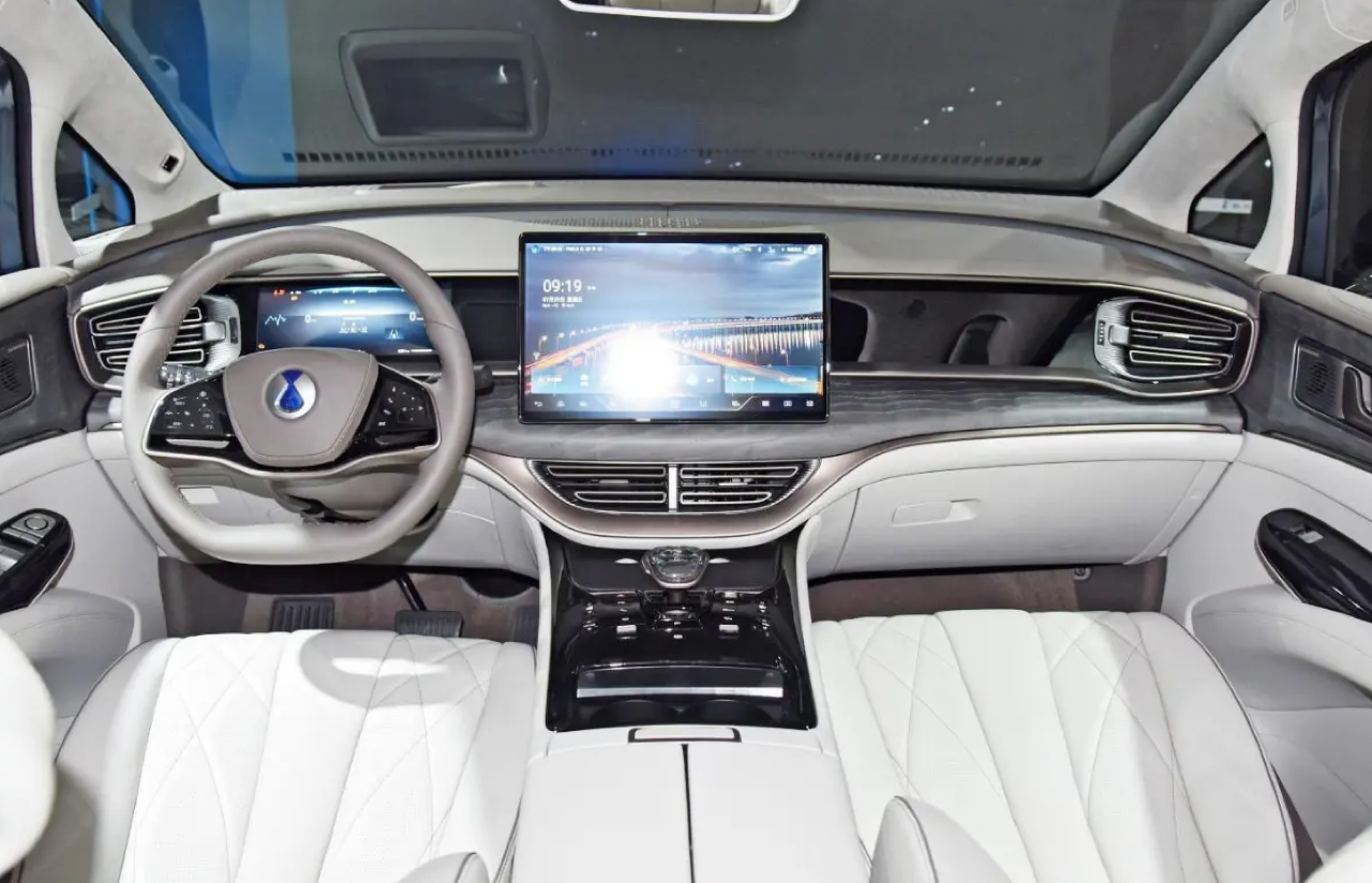 รถยนต์ไฟฟ้า BYD Denza D9 ชาร์จเต็มวิ่งไกล 620 กม. เตรียมโชว์โฉมใน Motor ...