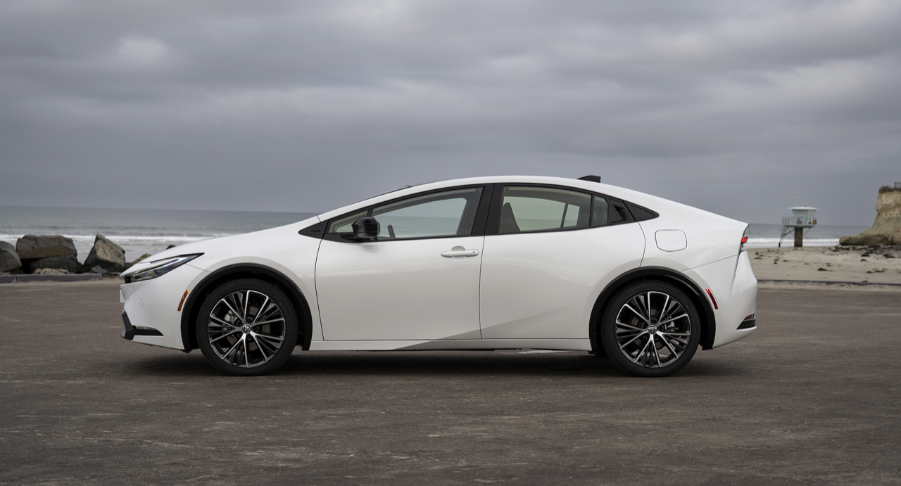 ลุ้นเข้าไทยเอาใจคนชอบประหยัด TOYOTA NEW PRIUS PLUG IN HYBRID วิ่งไกล ...