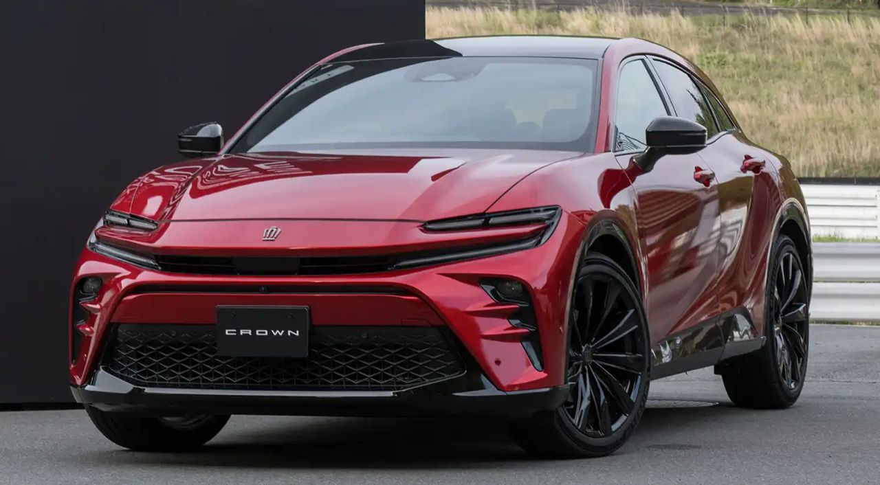 วิ่งไกล 1,200 กิโลเมตร Toyota Crown Sport PHEV เสียบปลั๊กควักไม่แพง!