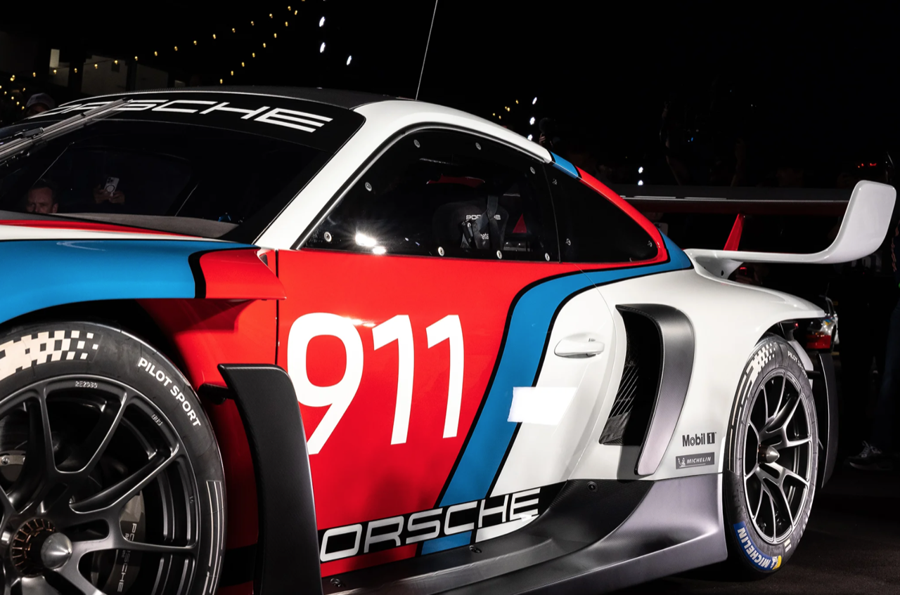 กบนักแข่ง Porsche 911 GT3 R rennsport ผลิตแค่ 77 คัน ราคา 38 ล้านบาท ...