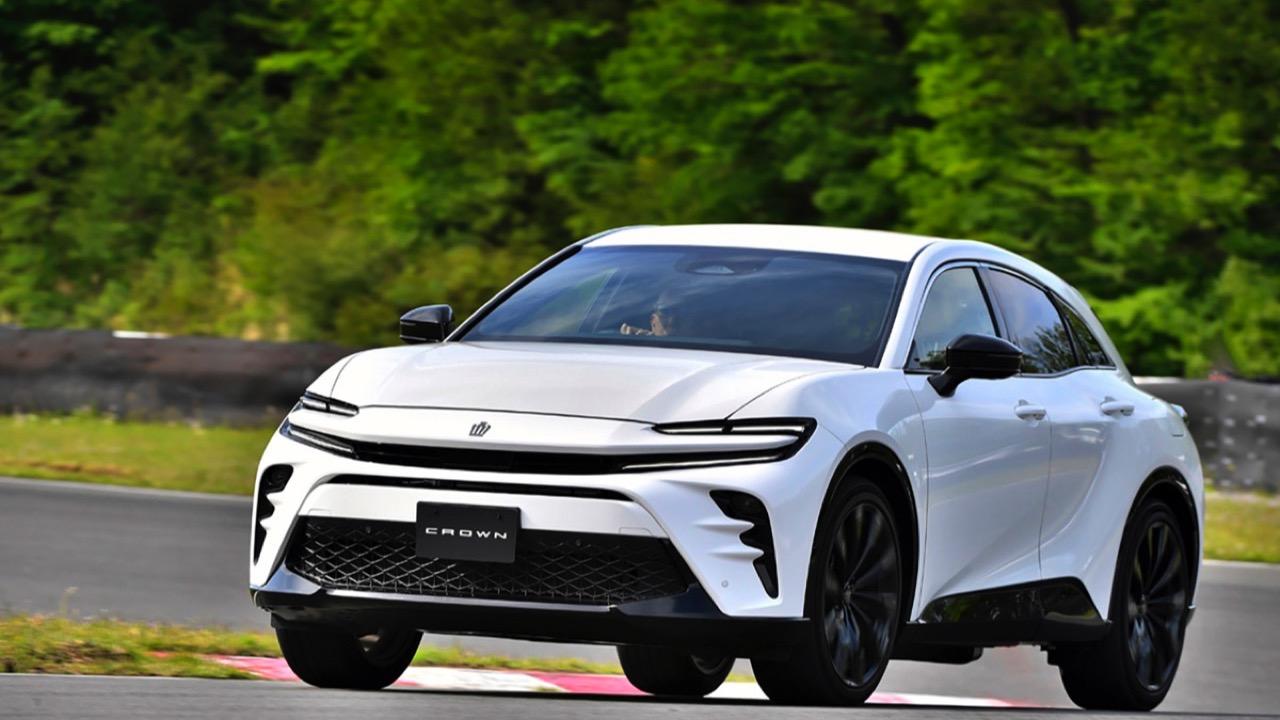 ราคาน่ารัก! New TOYOTA CROWN SPORT SUV นำเข้าโดย ETON GROUP