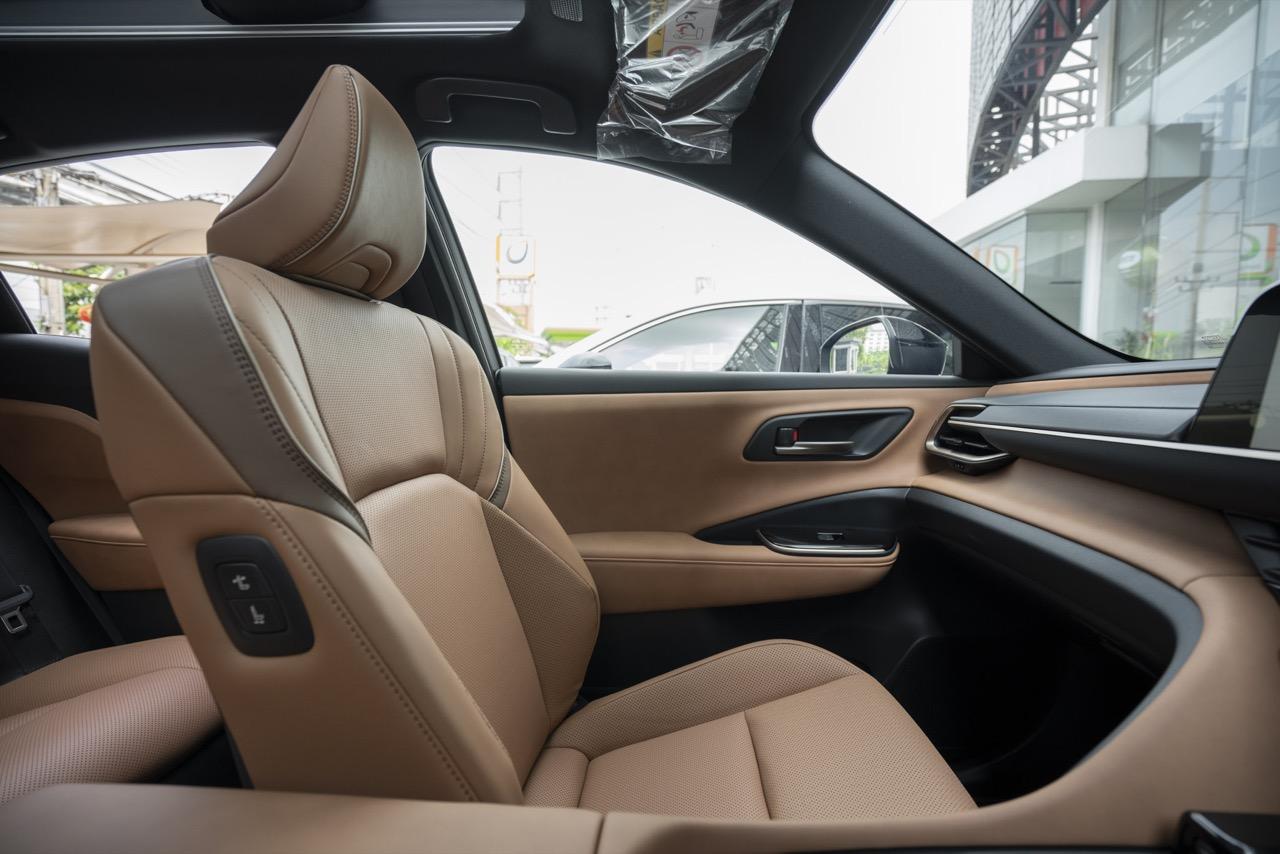 ราคาน่ารัก! New TOYOTA CROWN SPORT SUV นำเข้าโดย ETON GROUP