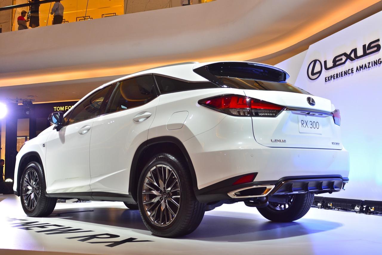 หล่อเนี้ยบเฉียบคม LEXUS เปิดตัว THE NEW RX300 อเนกประสงค์บนความหรูรุ่นใหม่!