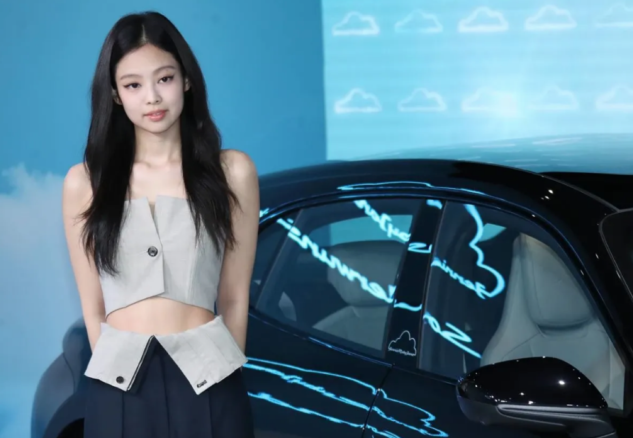 แบล็กพิงก์ต้องมี PORSCHE TAYCAN 4S CROSS BLACKPINK for JENNIE
